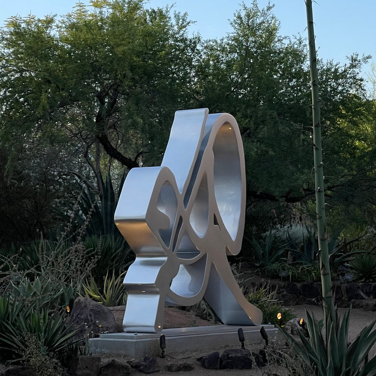 UNTITLED (SILVER) by ROTRAUT – TOURNÉ